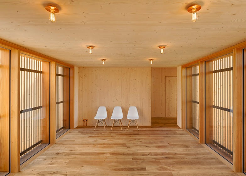 Casa diseñada en madera alistonada e instalaciones en cobre - ilia ...